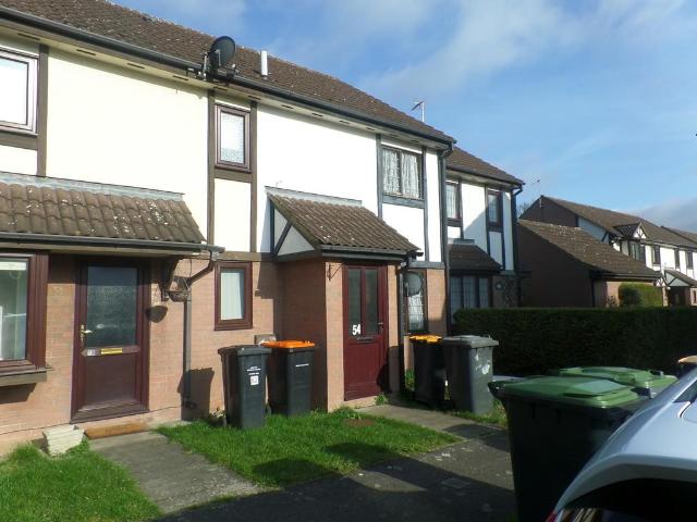 Queensbury Close, Bedford MK40 2 bed terraced house to rent £1,195 pcm £276 pw