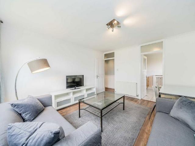 Queensdale Crescent, London W11 1 bed flat to rent £1,950 pcm £450 pw