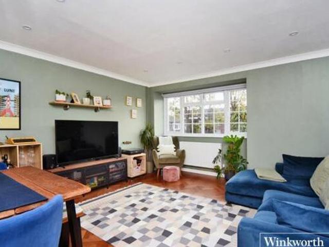 Queensfield Court, London Road, 2 Bedroom Apartment