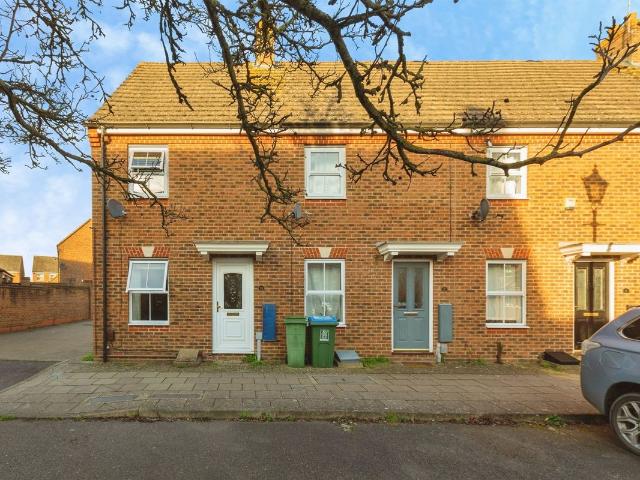 Queensgate, Aylesbury HP19, 2 bed property to rent, £1,500 pcm | PrimeLocation
