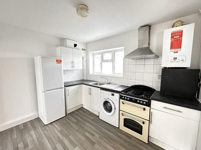 Queensgate Longwood Gardens, Ilford, Essex, UK IG5, 3 bed flat to rent, £2,300 pcm | PrimeLocation