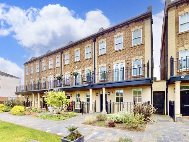 Queensgate Terrace, Castlebar Park, London W5, 5 bed terraced house to rent, £5,000 pcm | PrimeLocation