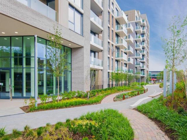 Queenshurst Square, Kingston upon. 1 bed flat to rent £1,800 pcm £415 pw