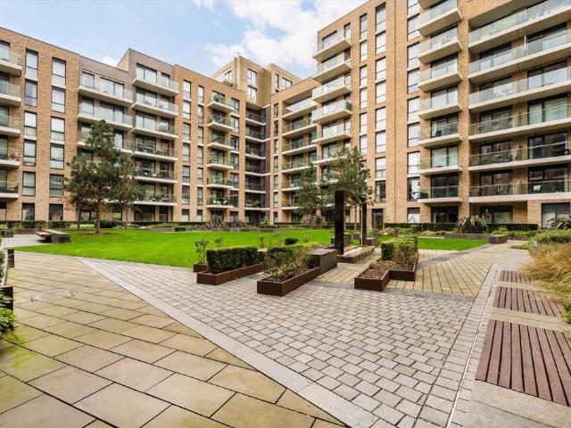 Queenshurst Square, Kingston Upon. 1 bed flat to rent £1,850 pcm £427 pw