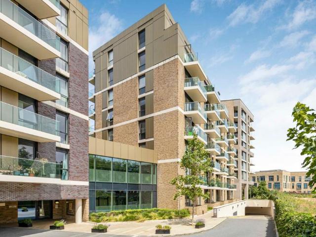 Queenshurst Square, Kingston Upon. 1 bed flat to rent £1,850 pcm £427 pw