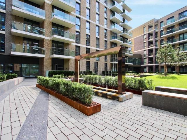 Queenshurst Square, Kingston Upon. 2 bed apartment to rent £2,700 pcm £623 pw