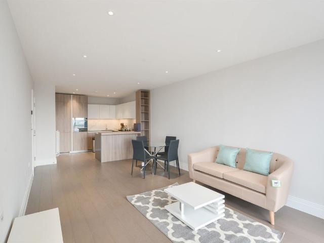 Queenshurst Square KT2, 2 bed flat to rent, £2,800 pcm | PrimeLocation