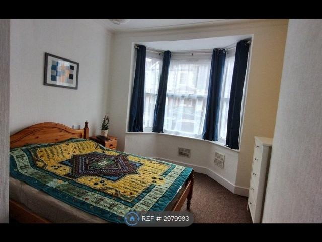 Queensland Avenue, Coventry CV5, 1 bed flat to rent, £895 pcm | PrimeLocation