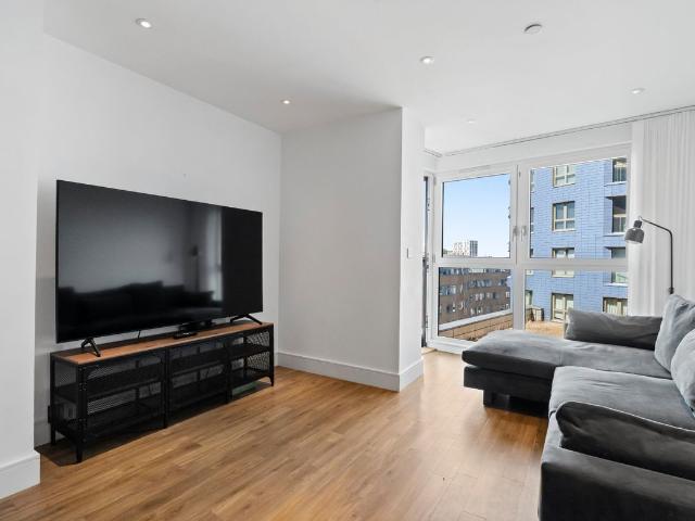 Queensland Road, Holloway N7, 2 bed flat to rent, £3,000 pcm | PrimeLocation