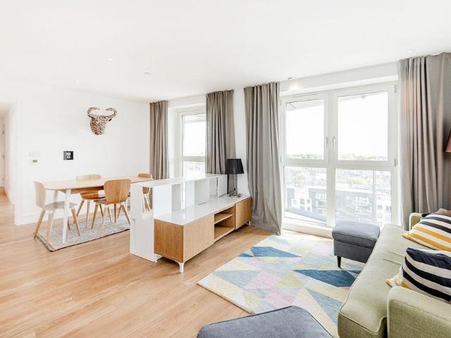 Queensland Road, London N7 2 bed apartment to rent £3,100 pcm £715 pw