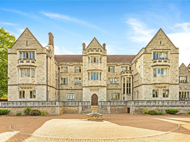 Queensmere House, 16 Royal Close, London SW19, 2 bed flat to rent, £3,250 pcm | PrimeLocation
