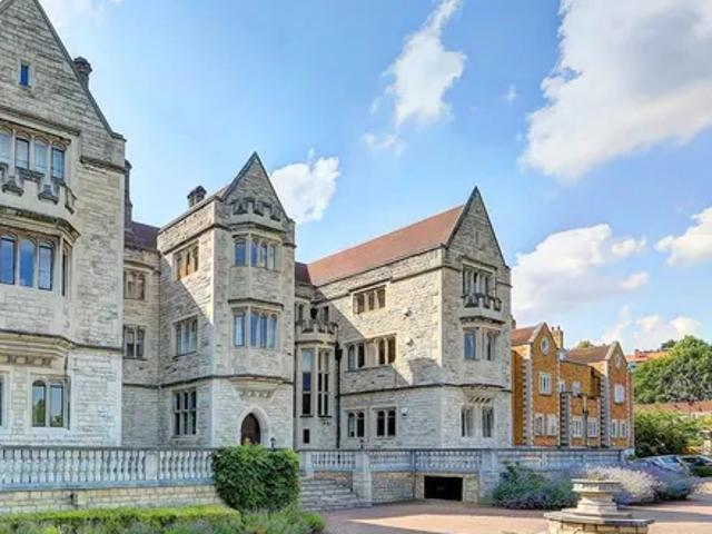 Queensmere House, 16 Royal Close, London, SW19 5PB, United Kingdom | 2 bed apartment for rent #166818908 | Rentberry