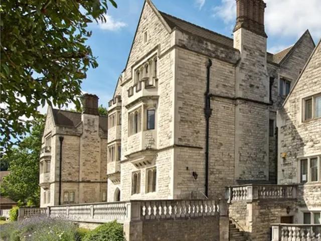 Queensmere House, 16 Royal Close, London, SW19 5RS, United Kingdom | 2 bed apartment for rent #140800827 | Rentberry
