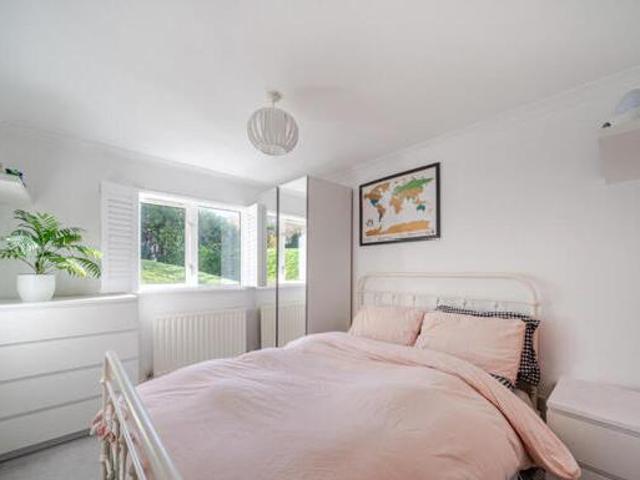 Queensmere Road, London, 1 Bedroom Apartment