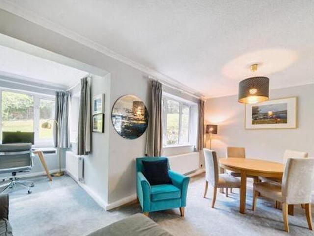 Queensmere Road, Southfields, 2 Bedroom Flat
