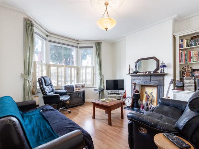 Queensmill Road, London SW6, 2 bed flat to rent, £2,550 pcm | PrimeLocation