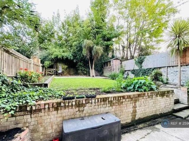 Queenspark, London, 2 Bedroom Flat
