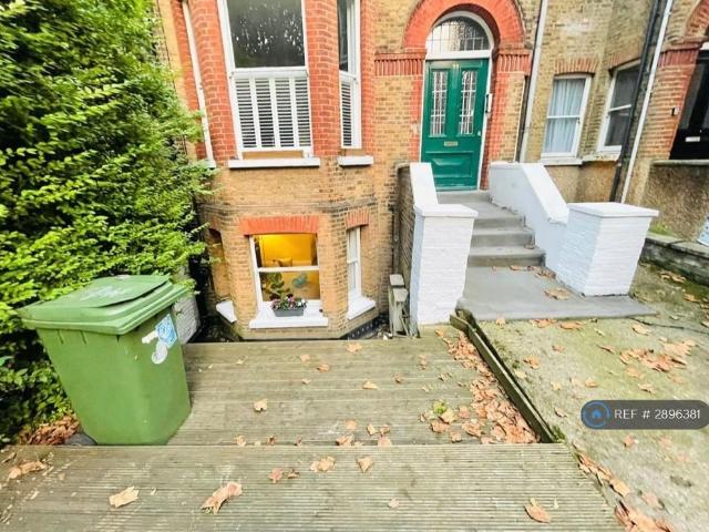 Queenspark, London, NW6 2 bed flat to rent £2,500 pcm £577 pw