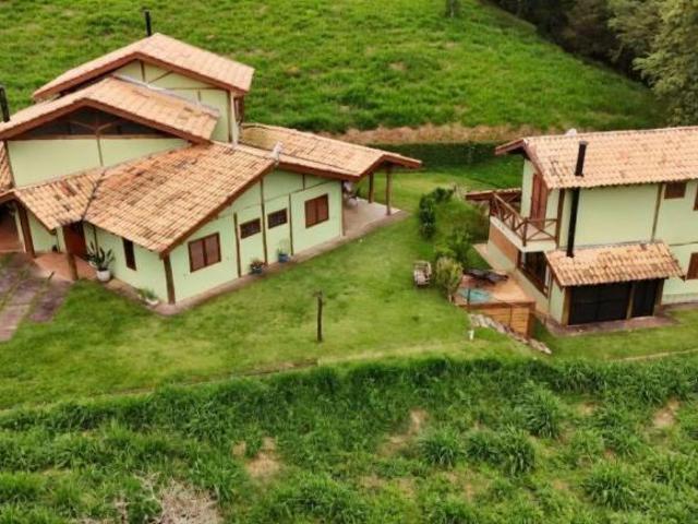 Quer tranquilidade e paz? … Acabou de encontrar essa linda casa a venda em Santo Antonio do Pinhal