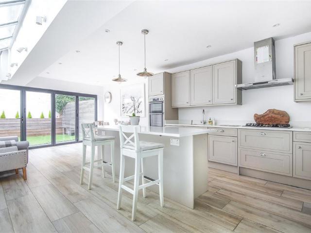 Querrin Street, Fulham, London, SW6 4 bed house to rent £5,500 pcm £1,269 pw
