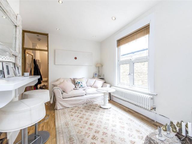 Querrin Street, Fulham SW6, 2 bed flat to rent, £2,300 pcm | PrimeLocation