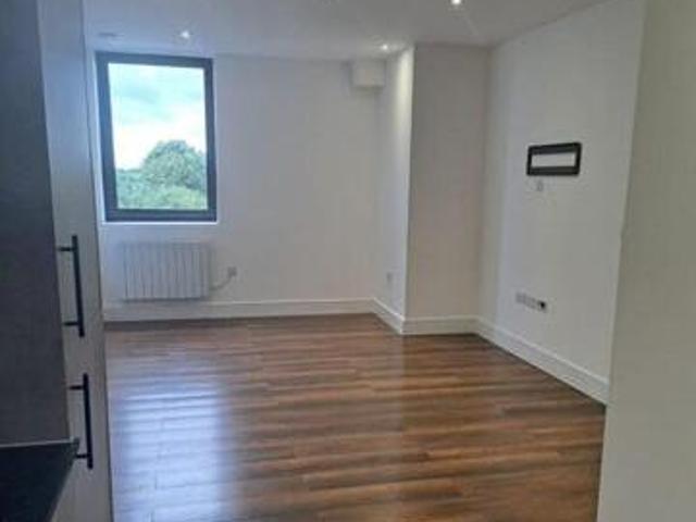 Quest House, Hounslow, 2 Bedroom Flat
