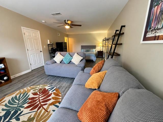 Quite home in Northeast Dallas, Ga. Close to I75 a