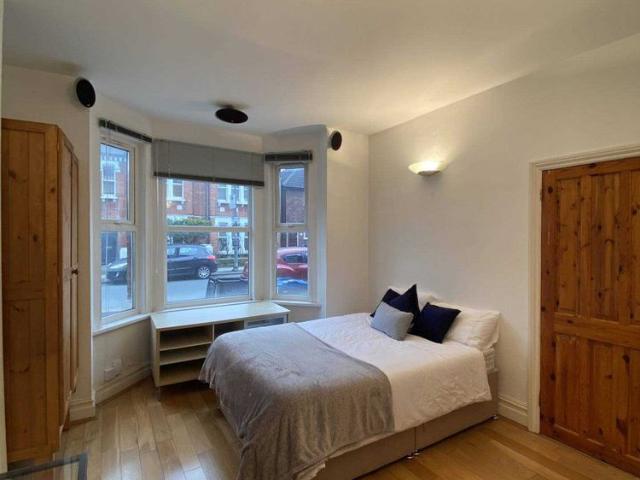 Quicks Road, Wimbledon