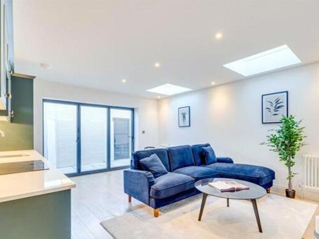 Quicks Road, London, 2 Bedroom Apartment