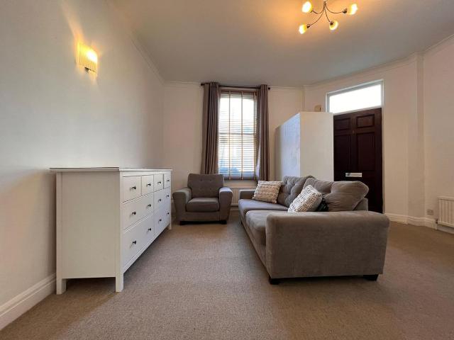 Quicks Road SW19, 2 bed flat to rent, £2,000 pcm | PrimeLocation