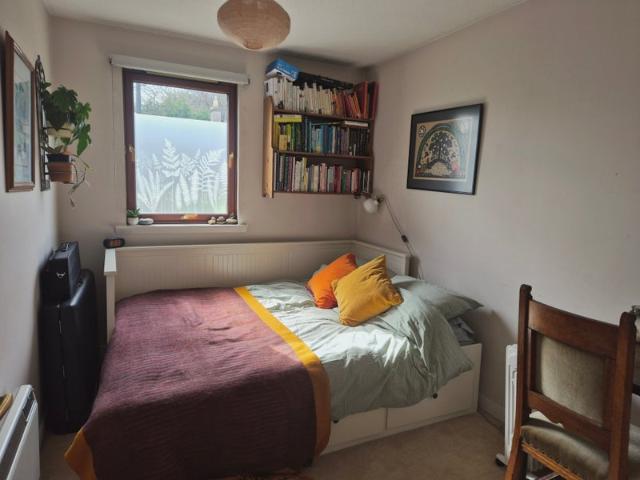 Quiet 1 or 2 Bed Flat with Woodland View