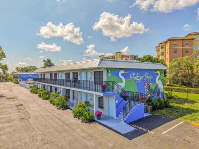Quiet 1 Bedroom Apartment Community With Pool in South Sarasota, West of Trail