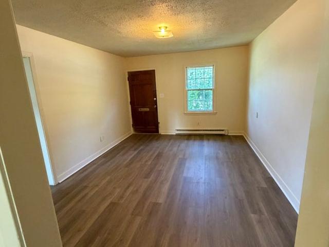Quiet and Cozy 2 Bedroom 1 Bathroom Unit!