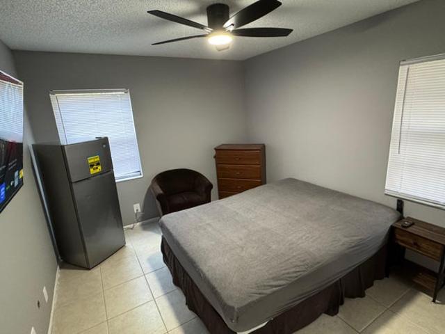 Quiet and Clean Room in Boca!