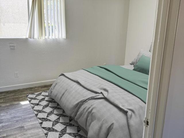 Quiet and spacious room