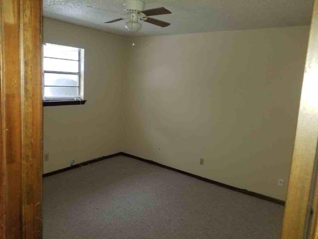 quiet complex, 1200 sq feet, walk in closet second floor 1 Bedroom Apartment for Rent at 825 N Broadway Ave, Shawnee, OK 74801
