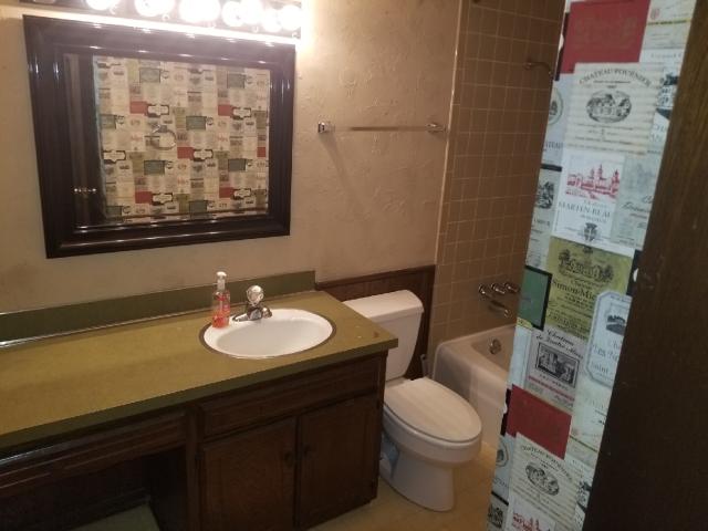 quiet complex, 1200 sq feet, walk in closet second floor
