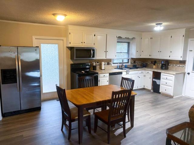 Quiet Country Home w Convenient Interstate Access