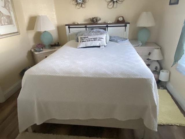 Quiet cozy cottage room for rent