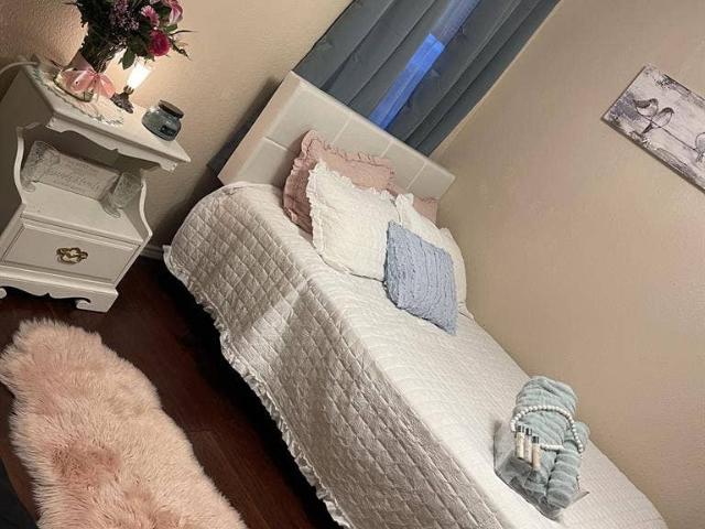 Quiet, cozy room for rent in NFW