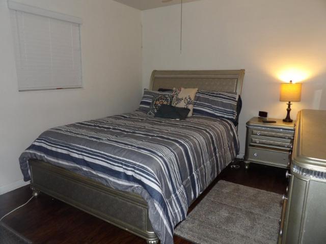 Quiet, Cozy Room in Warm Educator’s Home
