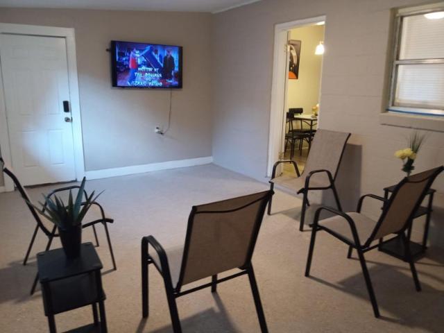 Quiet, Clean & Cozy Home️Only 4 Rooms ️ Prime Loc