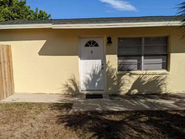 Quiet Dead end Street 3735 66th Ave N #B
