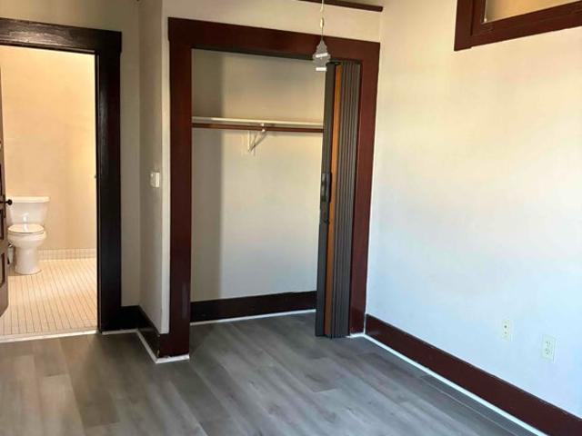 Quiet downtown one bedapartment close to shopping