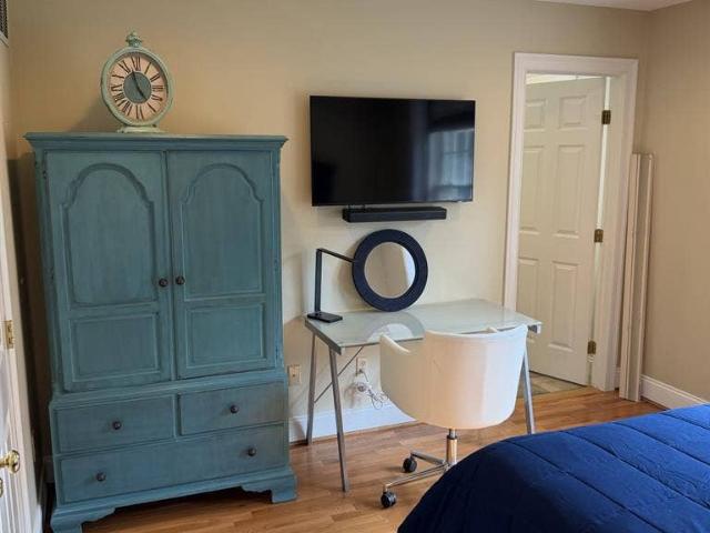 Quiet Furnished Suite in Simsbury