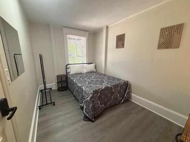 Quiet Furnished Room Behind Peaceful Church – Near Downtown