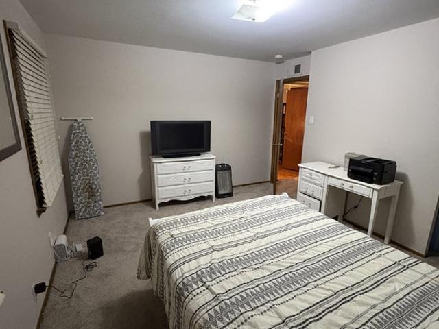 Quiet furnished room for rent