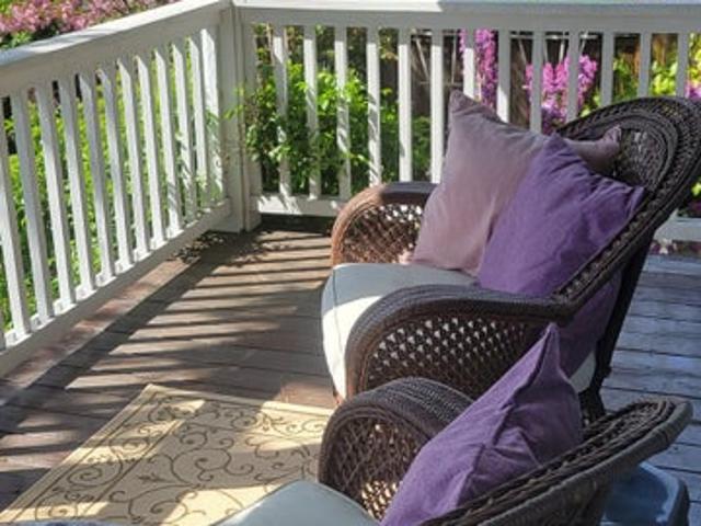 Quiet hillside retreat_ Fully furnished Room_ All