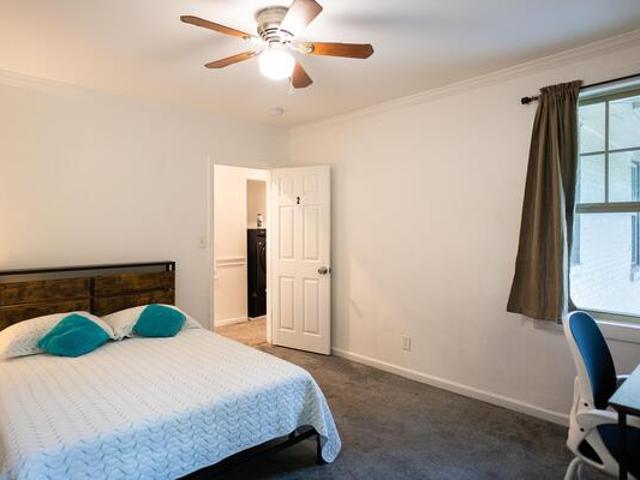 Quiet home overlooking golf course, near downtown ATL