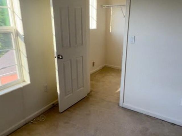 Quiet House in Hillsboro Suburbs
